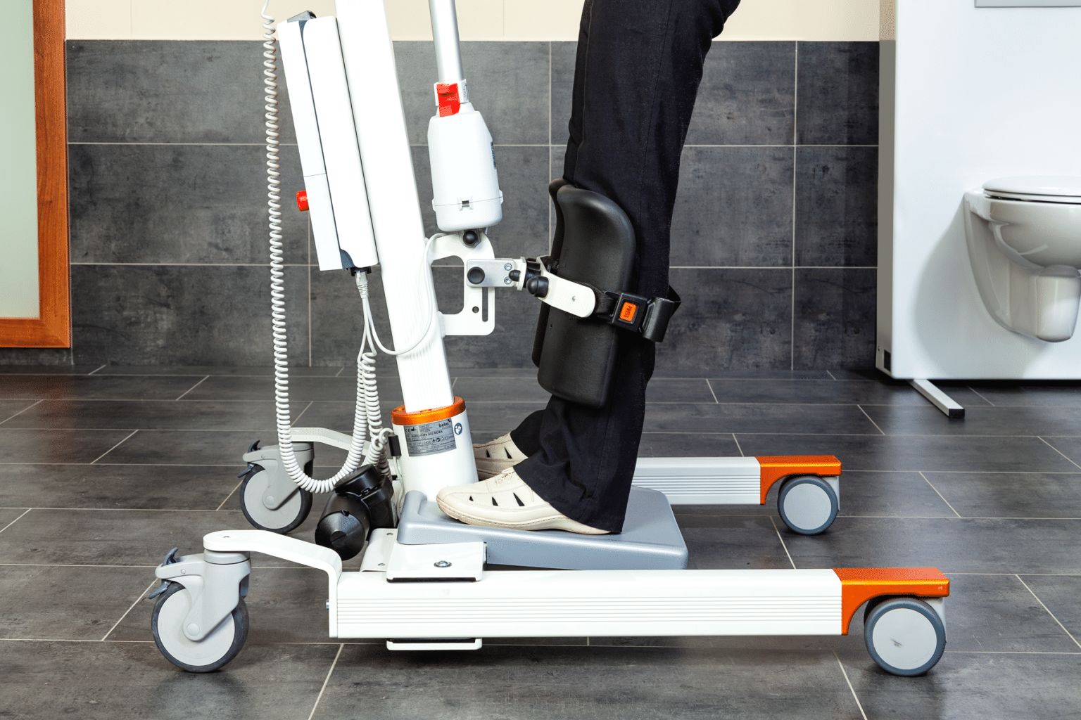 NORA Alu Sit-to-Stand Lift | Savaria Patient Care